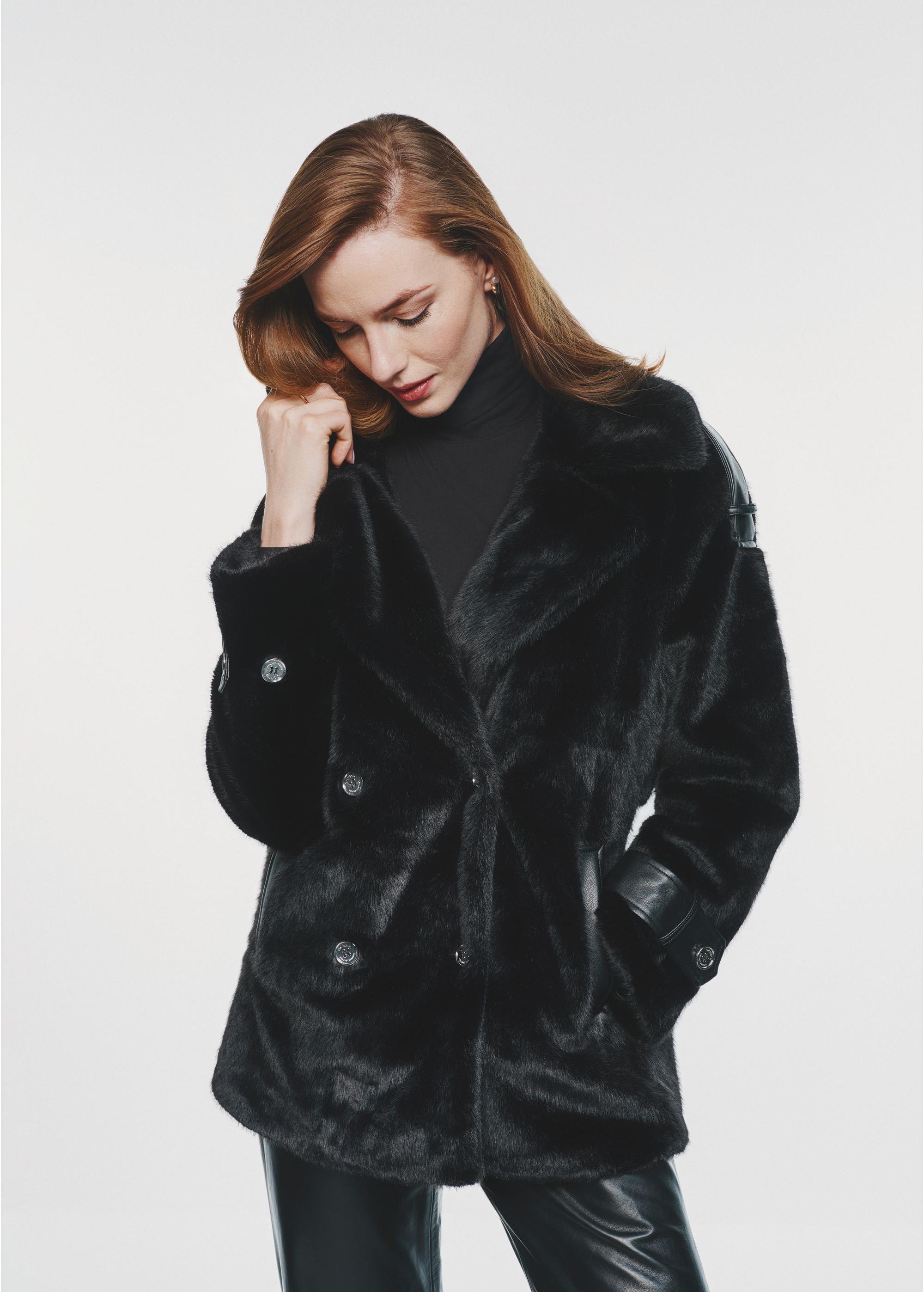 Czarne krótkie futro damskie FUTDP-0043-99(Z24) | OCHNIK