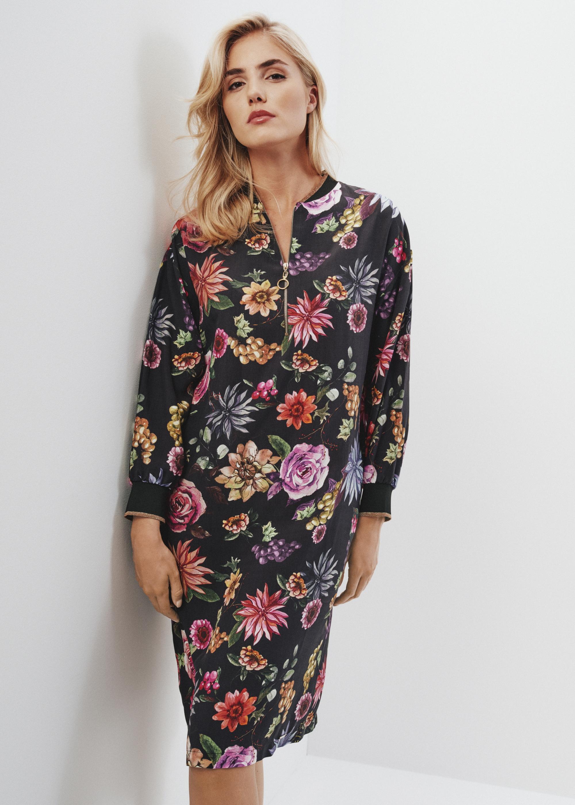 Sukienka czarna z długim rękawem SUKDT-0178-98(Z23) | OCHNIK